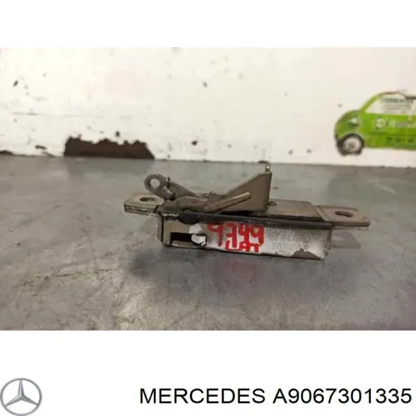 A9067301335 Mercedes замок дверей бічний/зсувний - купити онлайн в Україні