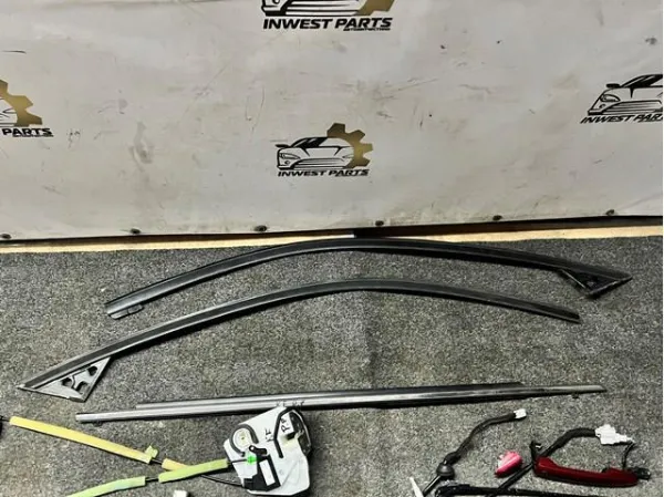 KB7W50640C Mazda ущільнювач скла передніх дверей правої, зовнішній ...